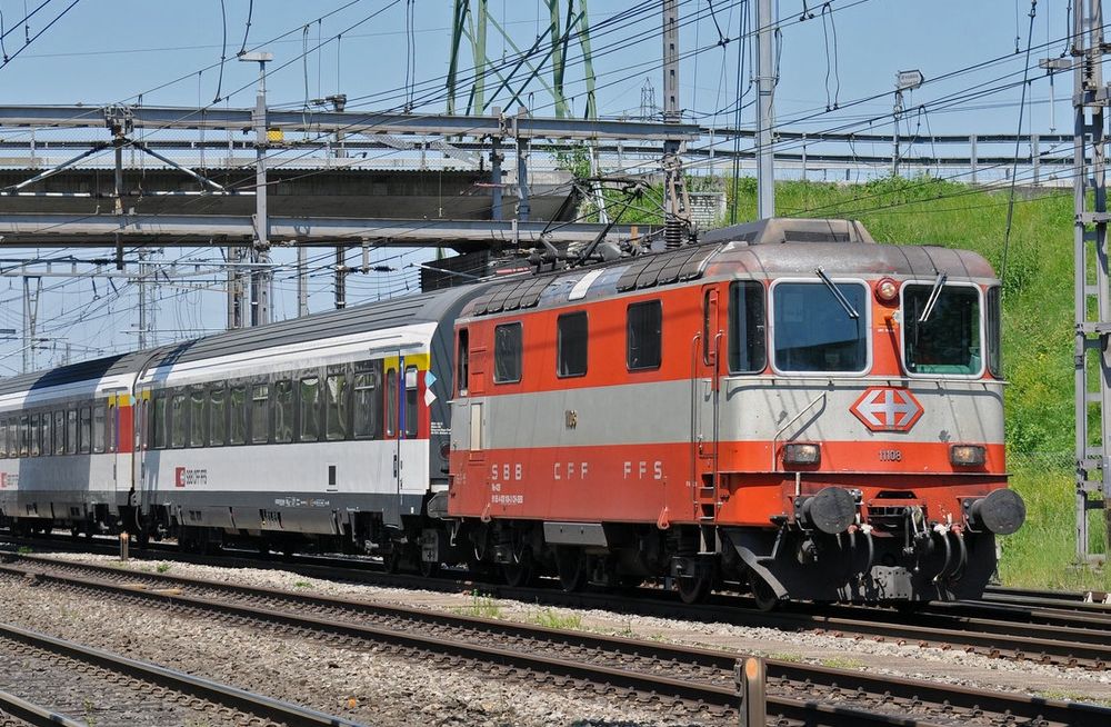 Roco H0 7520002 Re 4/4 II 11108 SE P-Zug AC Digital-Sound (Neu und ...