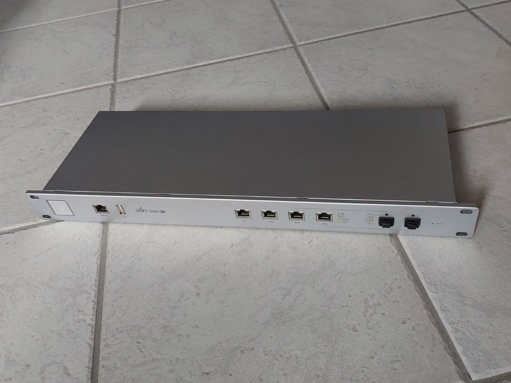 VPN-Router UniFi Security Gateway USG-PRO-4 (Gebraucht) in Menziken für ...
