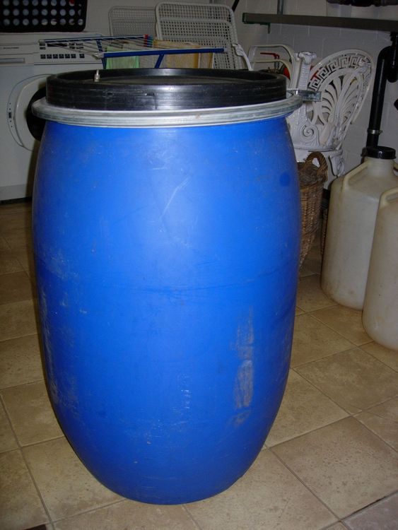 Blaues Fass 60 Liter (Gebraucht) in Wädenswil für CHF 1 – nur Abholung ...