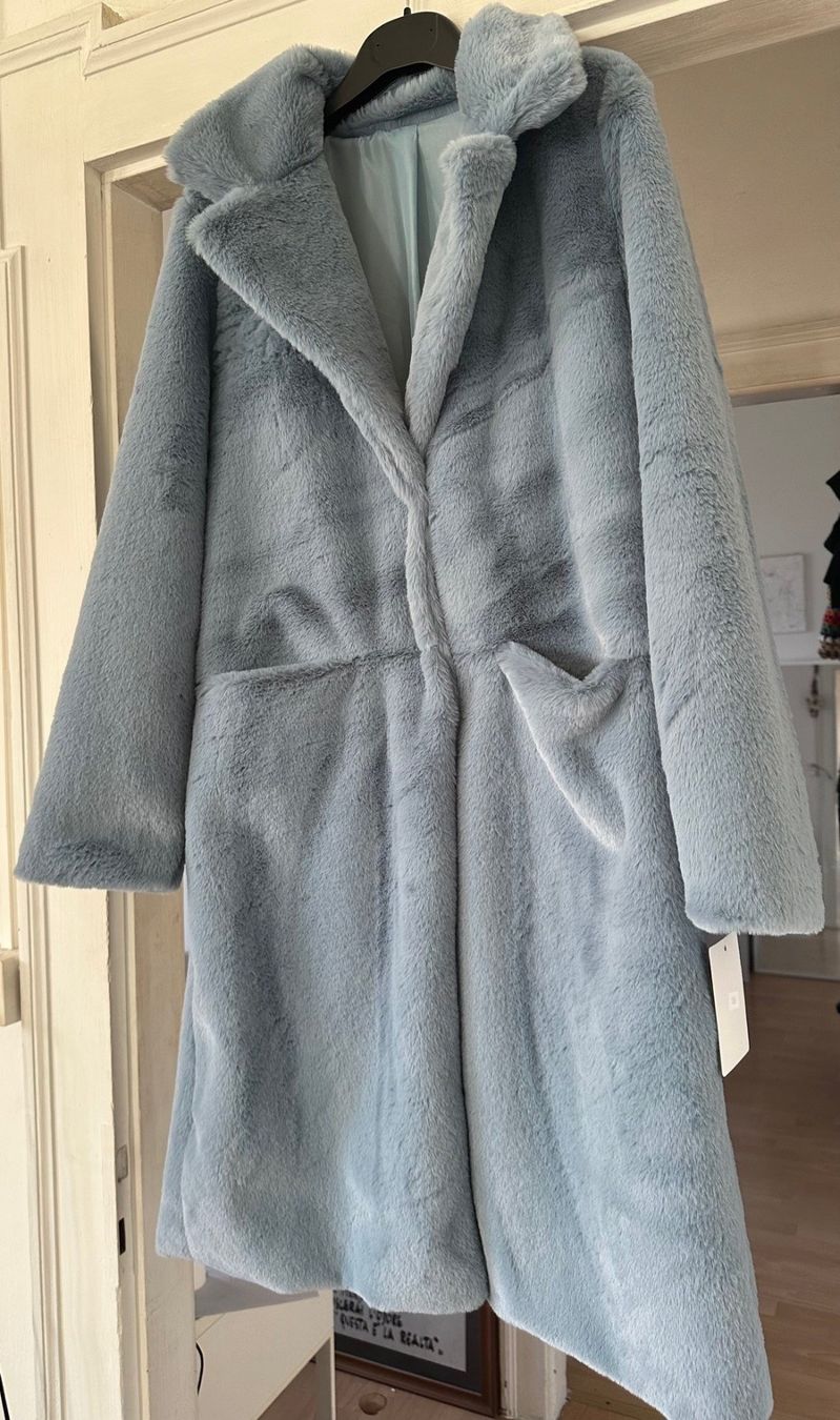 MANTEAU EN FOURRURE ÉCOLOGIQUE ! M 💰🤑 SUPERPRIX!! (Neuf avec emballage d'origine) à Locarno pour ...