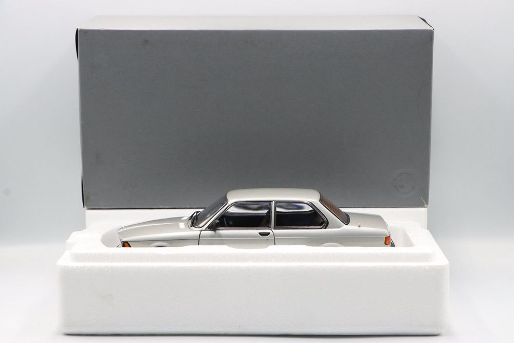 BMW 323i E21 1977 1:18 AutoArt (Neu und originalverpackt) in Bühl b ...