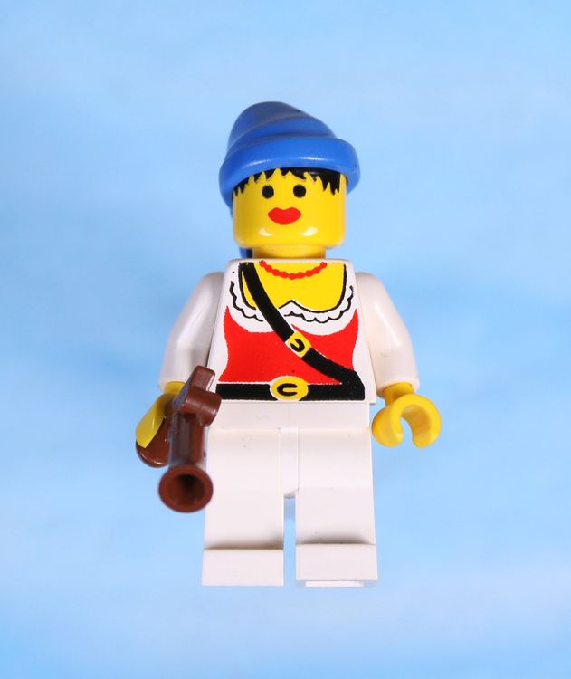 Lego Minifigure Pirate Female, White Legs, Blue Bandana (Gebraucht) in ...