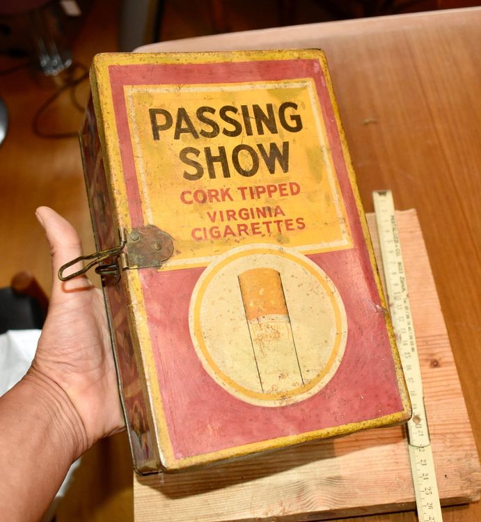 BLECHDOSE Passing Show Cork Tipped Virginia Cigarettes ANTIK | Kaufen ...