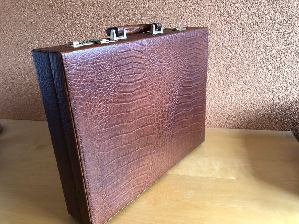 Aktenkoffer aus echtem Leder (Gebraucht) in Burgdorf für CHF 50 – mit ...