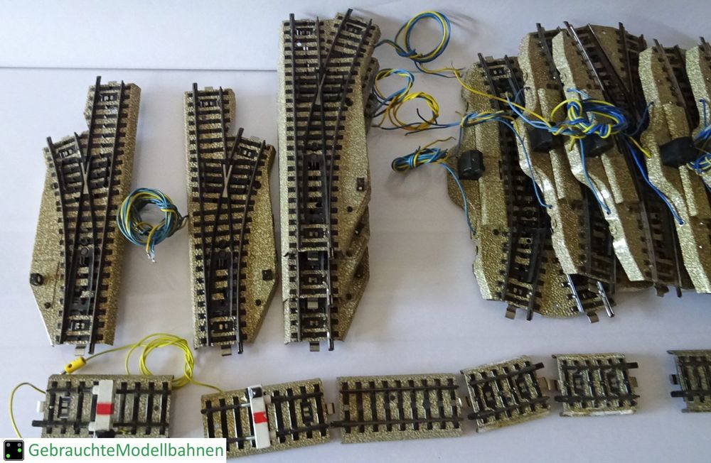 Märklin M-Gleise und Signale (Defekt) in Dörflingen für CHF 23 – mit ...
