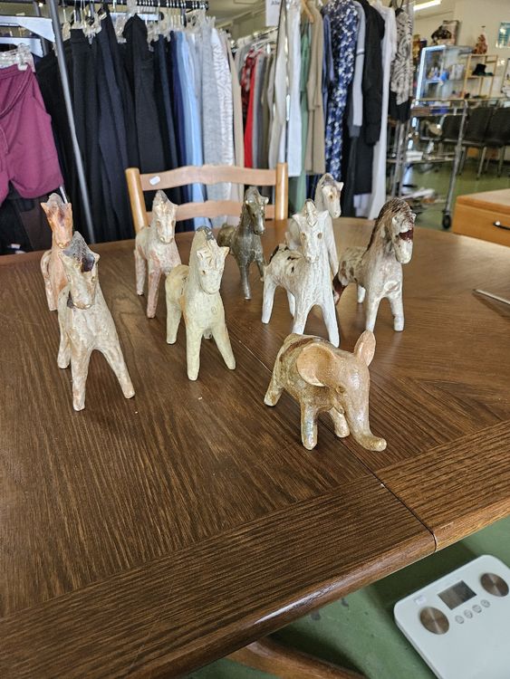 Ton Figuren 8 Pferde und 1 Elefant (Gebraucht) in Pratteln für CHF 100 ...