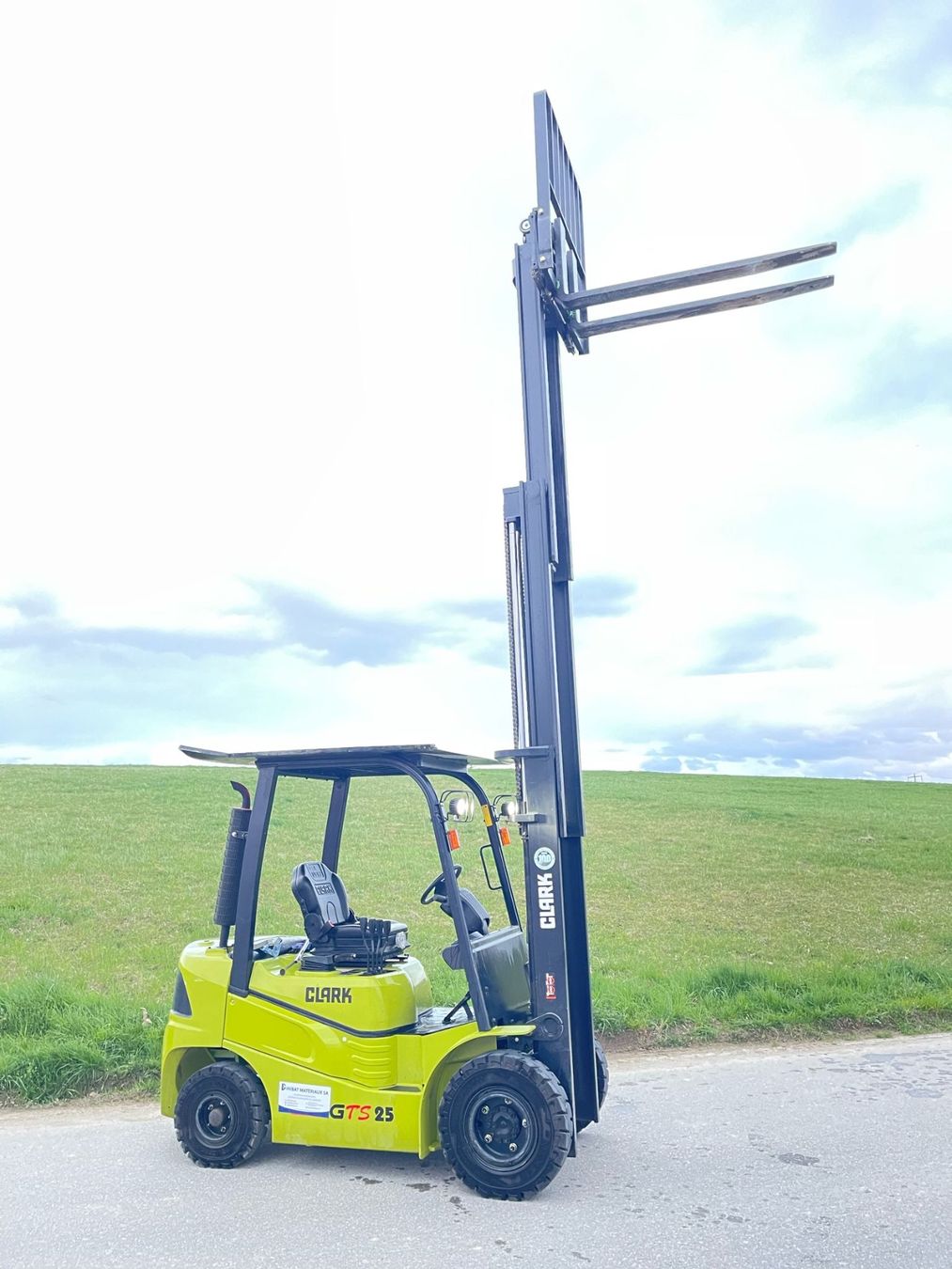 Élévateur stapler Clark gts 25 en l’état de neuf 380 heures (Gebraucht ...