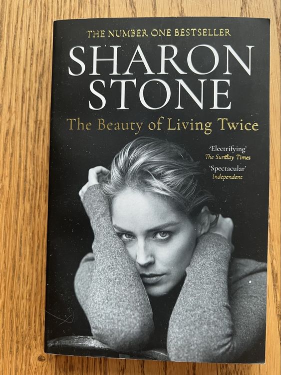 SHARON STONE: Biographie - The Beauty Of Living Twice Buch | Kaufen auf ...