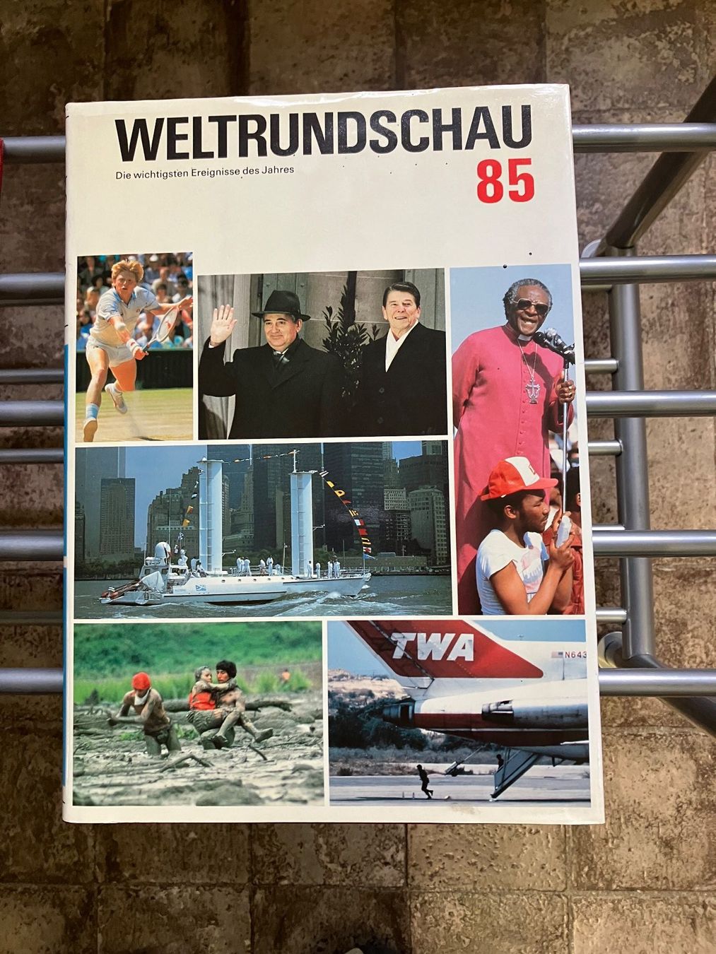 Weltrundschau-Bücher 1960-1967 und 1969-2001 (Gebraucht) in Baar für ...