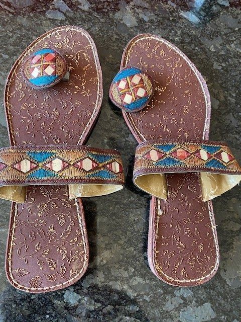 2 pairs of Traditional Indian Sandals | Kaufen auf Ricardo