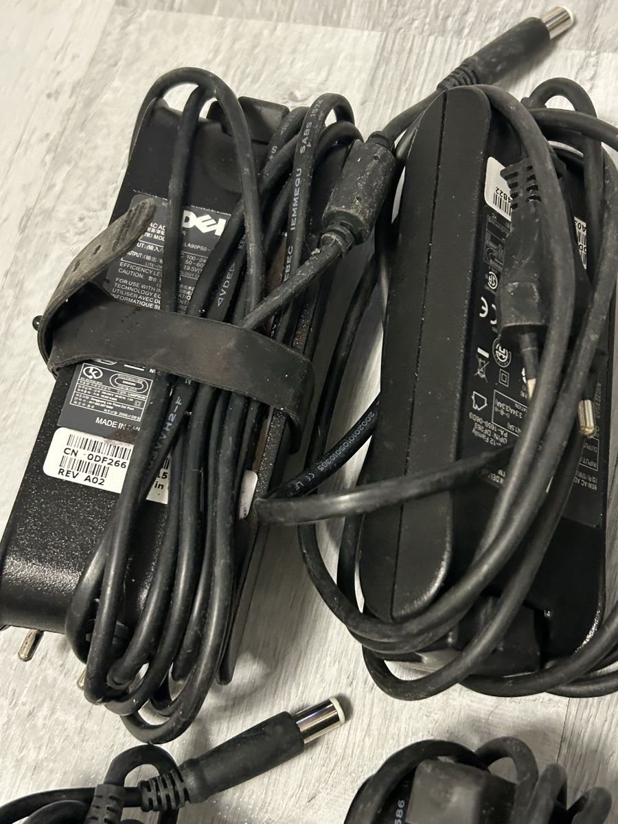 Dell Laptop Ladegerät / Netzteil, verschiedene Modelle (Gebraucht) in ...