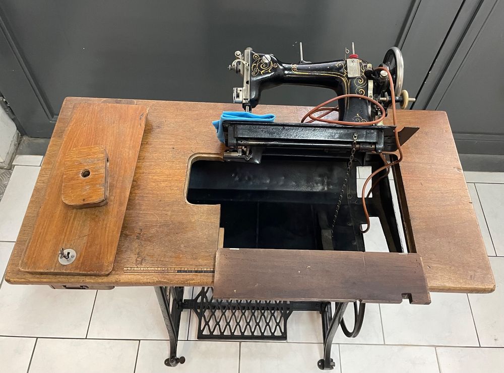 Nähmaschine Adler Original (Gebraucht) in Basel für CHF 51 – nur Abholung auf Ricardo kaufen