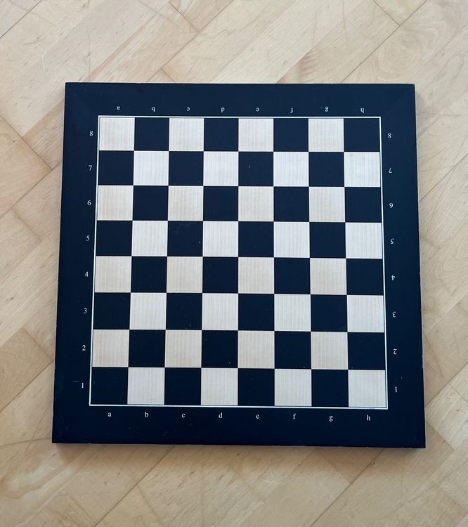 Schachbrett Holz lackiert (Gebraucht) in Gattikon für CHF 4 – mit Lieferung auf Ricardo kaufen