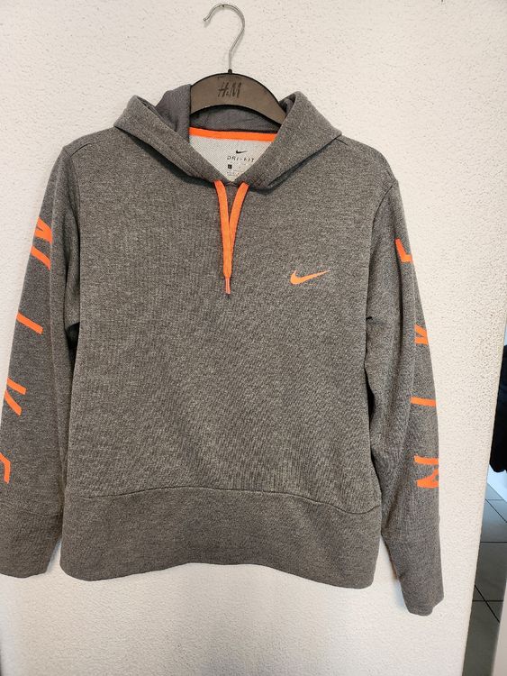Nike Hoodie Gr. L - ideal für den Herbst 🍂 (Gebraucht) in Rotkreuz für CHF 5 – mit Lieferung auf ...