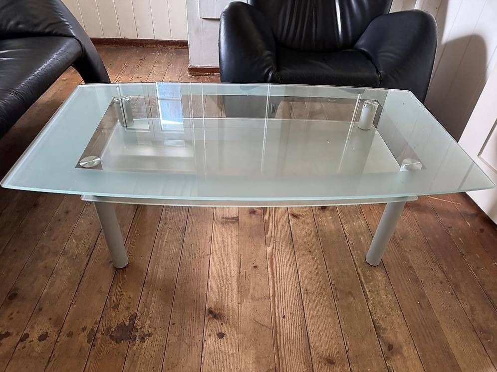 Glas-Couchtisch | 130 × 70 × 45 cm (Gebraucht) in Bolligen für CHF 1 ...