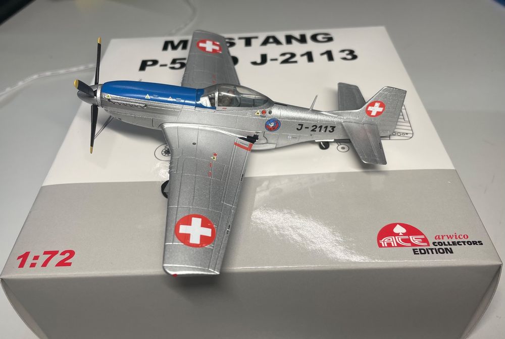 P-51D Mustang Schweizer Flugwaffe J-2113 Metall 1/72 (Neu und ...