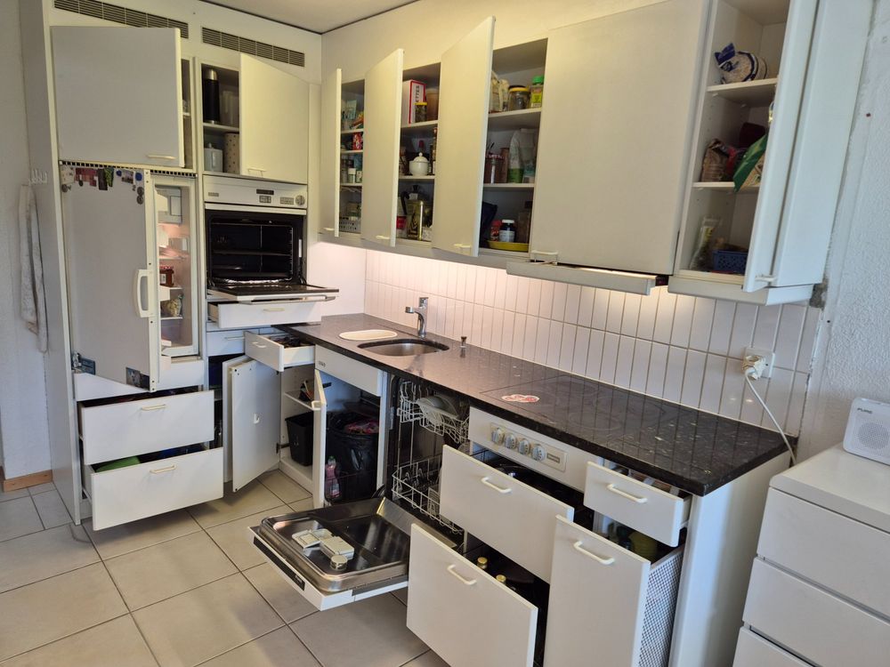 Einbau Küche über Eck, mit Kühlschrank, Backofen, Geschirrsp (Gebraucht) in Bolligen für CHF 1 ...