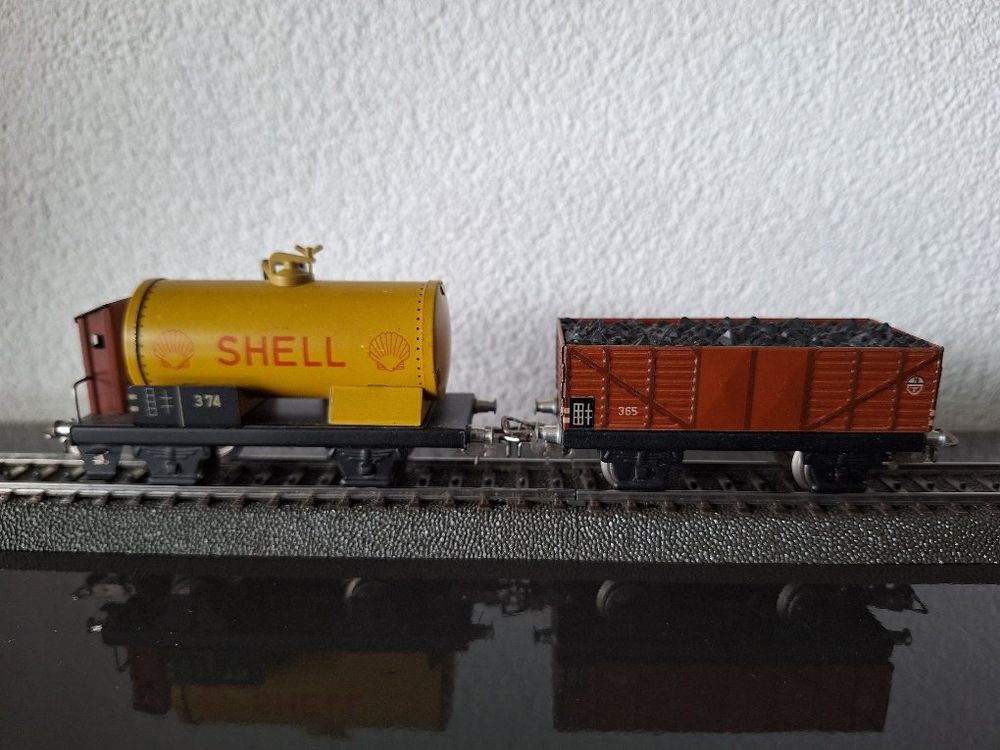 Märklin HO. 2 Wagons en fer , 50 ans de Märklin,selon photos (Neu ...