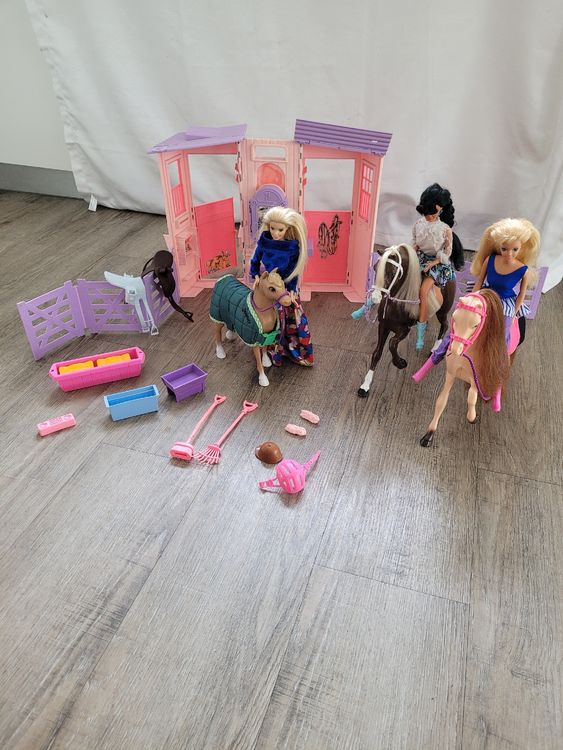 Barbie Pferde Stall Set (Gebraucht) in Niederbuchsiten für CHF 40 – mit ...