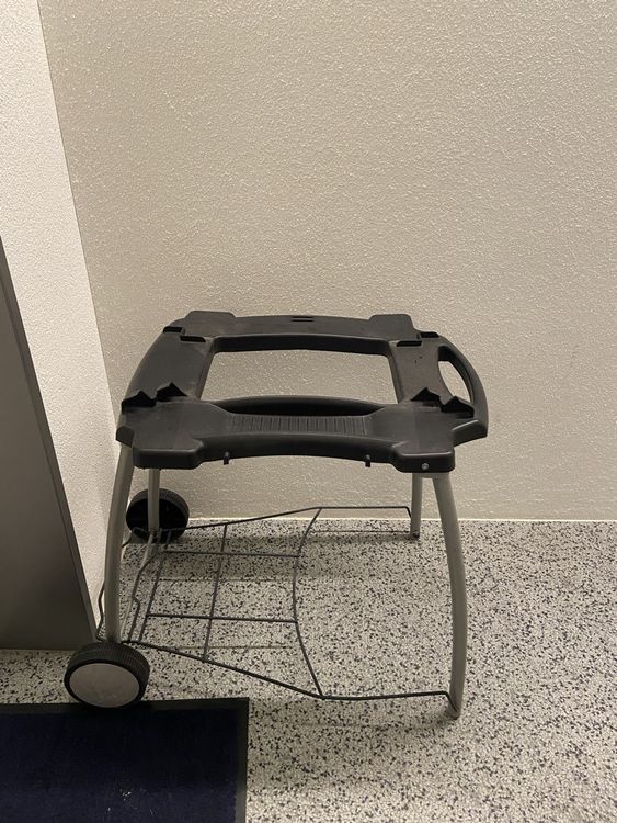 Weber Grill Ständer mit Rollen | Kaufen auf Ricardo