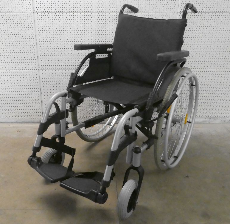 Rollstuhl Breezy, SB 41 cm, nur CHF 149 (Gebraucht) in Lengnau für CHF 149 – mit Lieferung auf ...