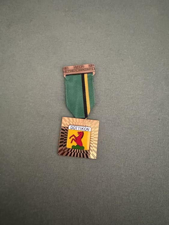 Kranzabzeichen Standeinweihungsschiessen 1973 Dottikon (Gebraucht) in Suhr für CHF 2 – mit ...