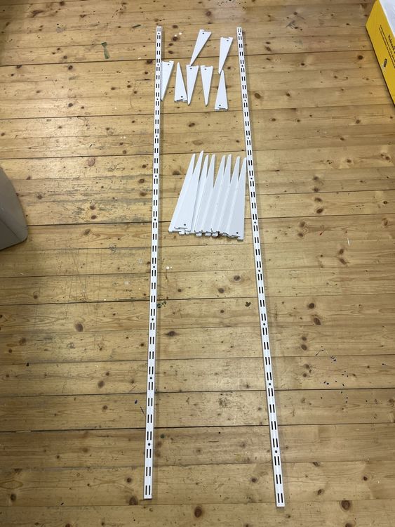 Wandregal Schienen und Träger (Gebraucht) in Scherz für CHF 5 – nur ...