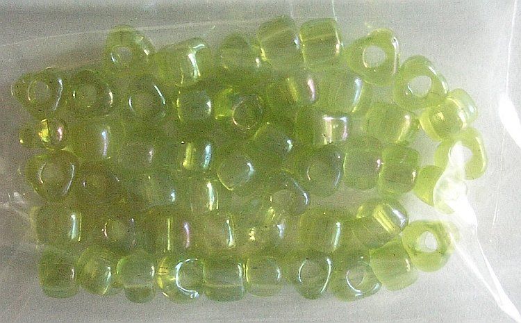 Toho Triangle Beads Kiwigrün irisierend 3 mm (Neu und originalverpackt ...