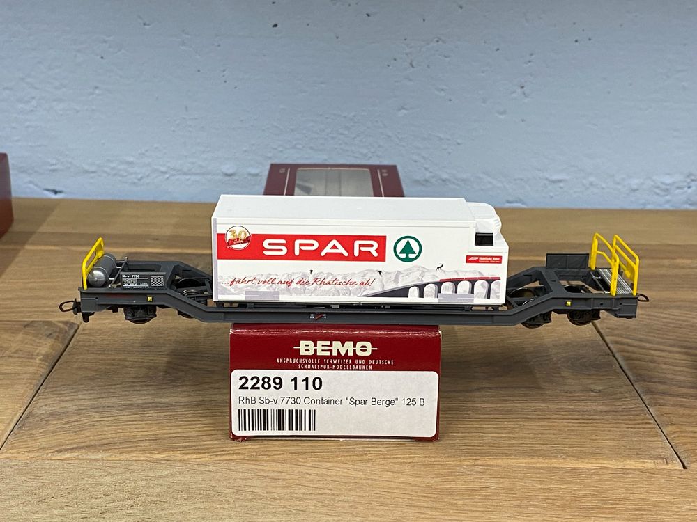 RhB Bemo Sb-v 7730 Container-Tragwagen, Container "Spar" (Neu (gemäss ...