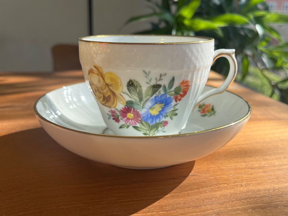 Seltene Sammlertasse von Royal Copenhagen; mit Blumenmotiven | Kaufen ...