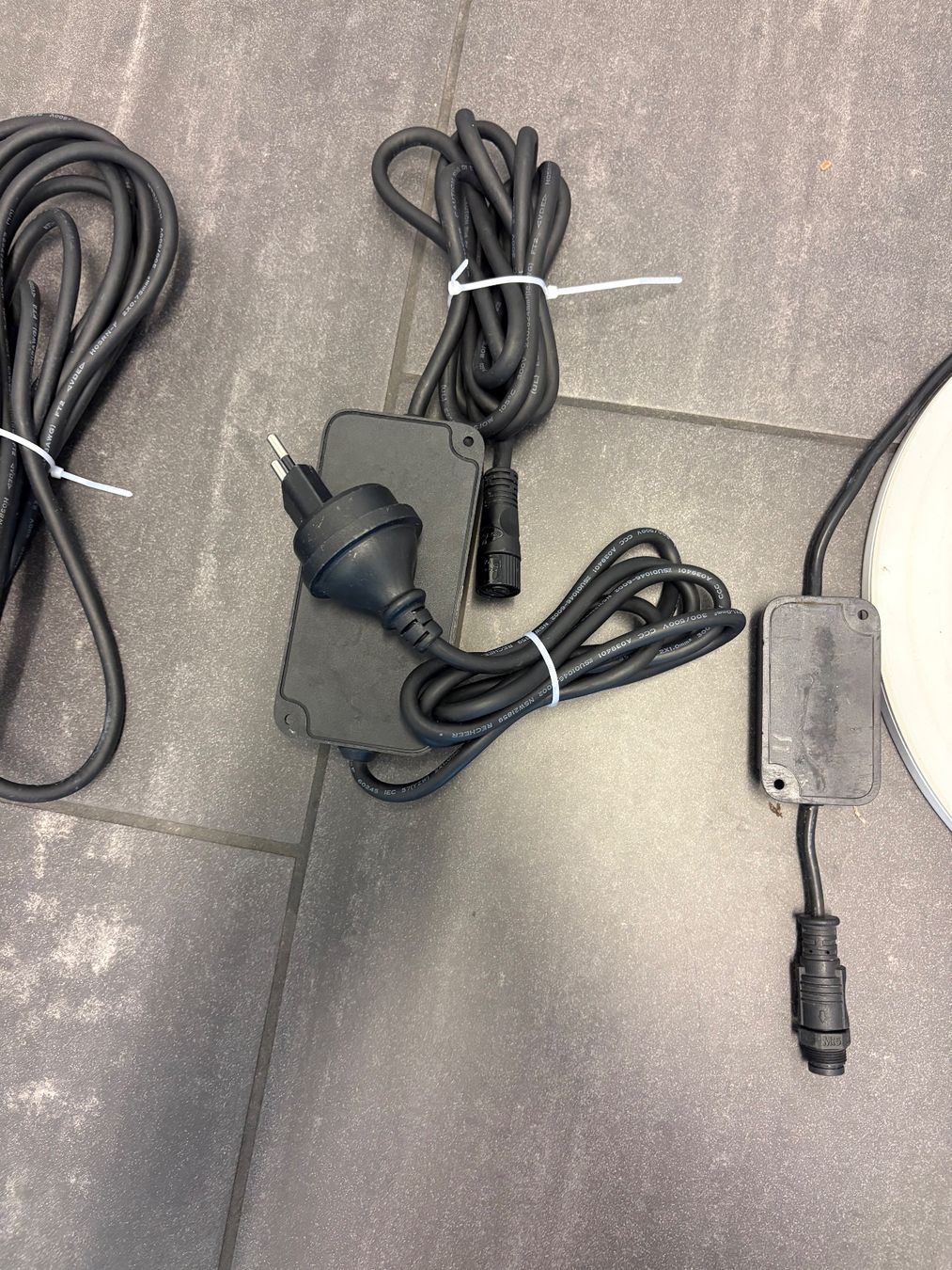Philips hue Outdoor Lightstrip 5 Meter (Gebraucht) in Birmensdorf ZH ...