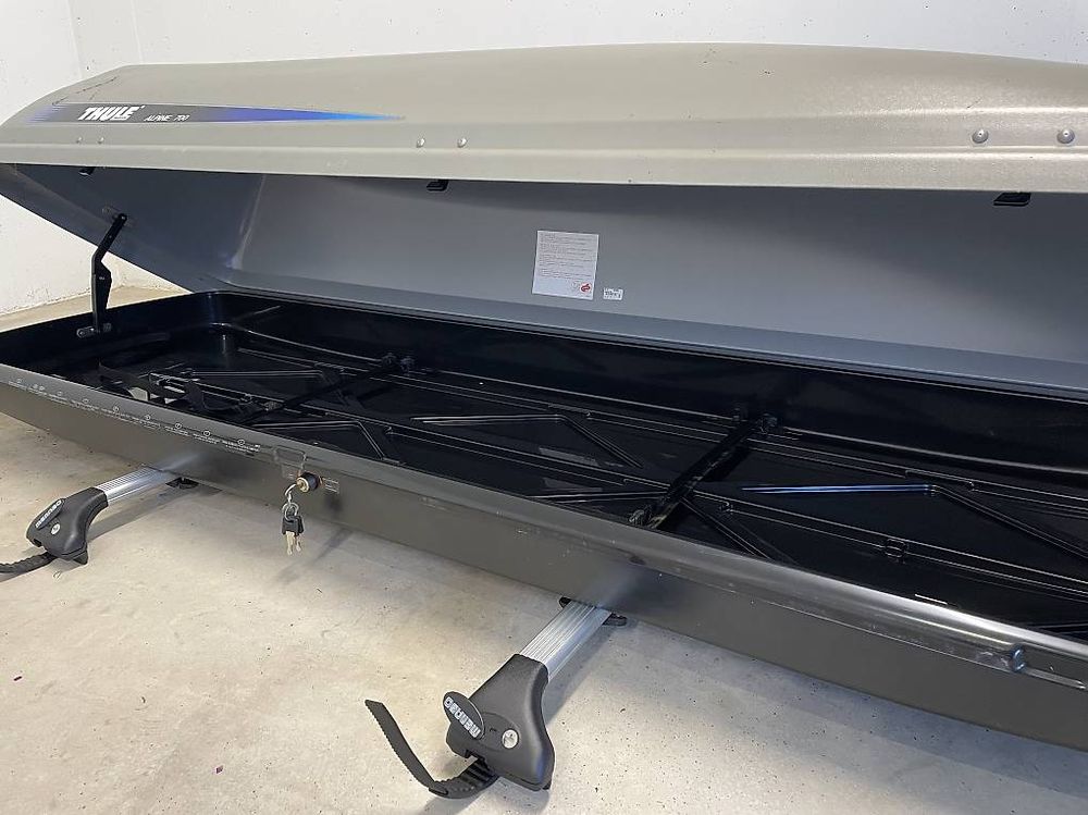Thule Alpine 700 Dachbox mit Querträger | Kaufen auf Ricardo