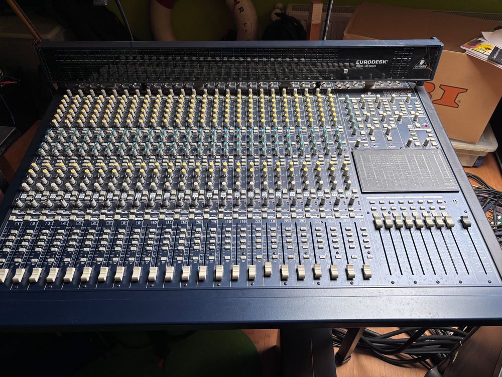 Behringer Eurodesk MX8000 inkl. Meterbridge (Gebraucht) in Basel für ...
