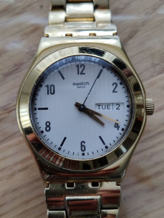 Swatch Day/Date Stahlband Quarz läuft (Gebraucht) in Zürich für CHF 27. ...