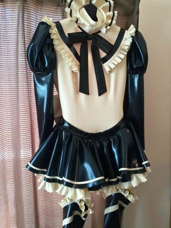 100% Latex Full-Body Maid Look / Kostüm NEU!!! (Neu und ...