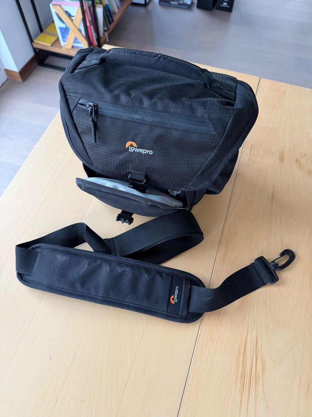 Lowe Pro Nova 160 AW II (Gebraucht) in Baar für CHF 26 – mit Lieferung ...
