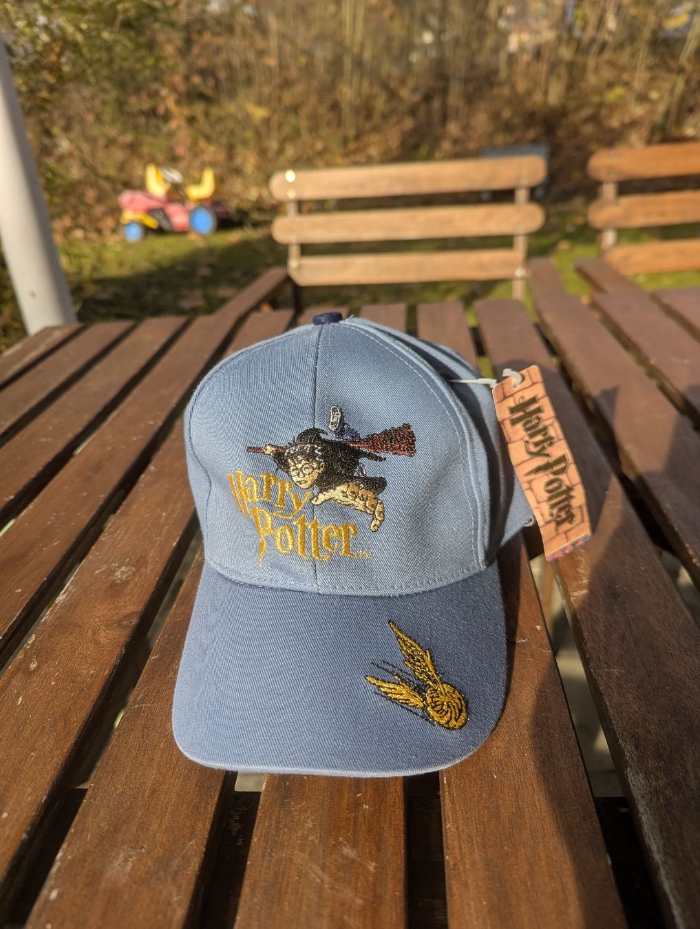 NEW Harry Potter Hat Cap Embroidered Quidditch Snitch NWT (Neu (gemäss ...