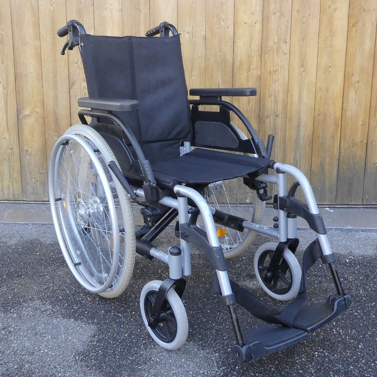 Rollstuhl Breezy, SB 42 cm, Zusatzbremsen, nur CHF 229 (Gebraucht) in Lengnau für CHF 229 – mit ...