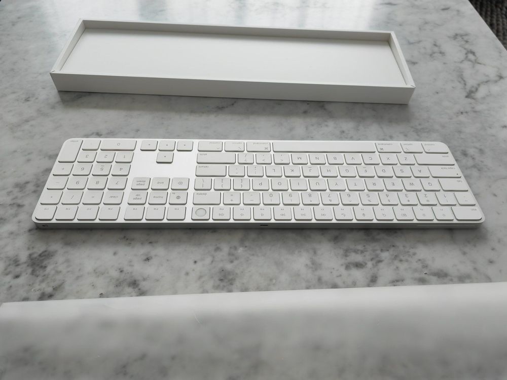 Apple Magic Keyboard mit Touch ID - US Layout - NEU (Neu (gemäss ...