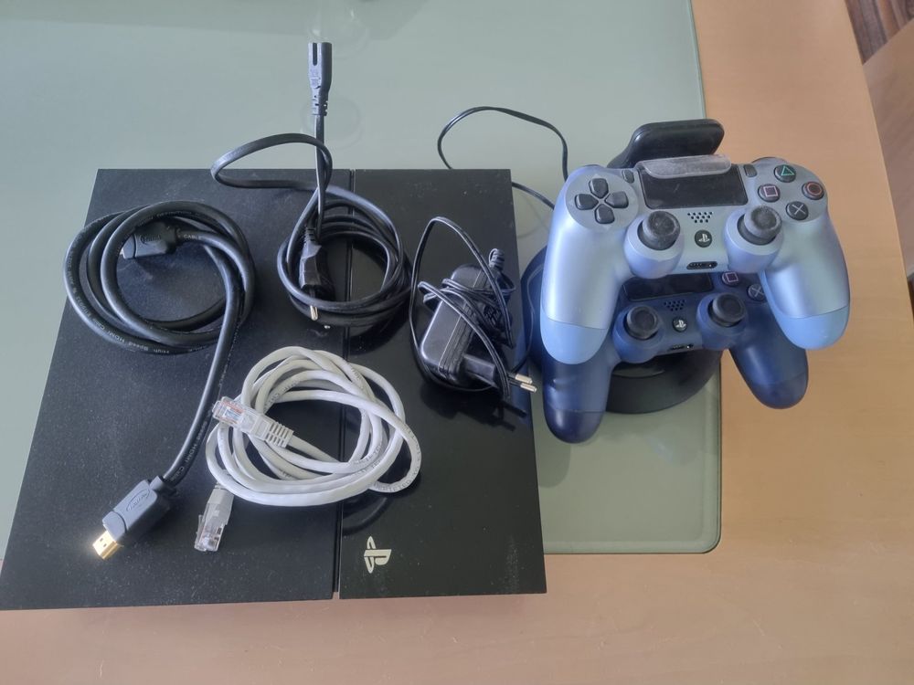 Sony Playstation 4 (500 MB) 2 dualshock conroller | Kaufen auf Ricardo