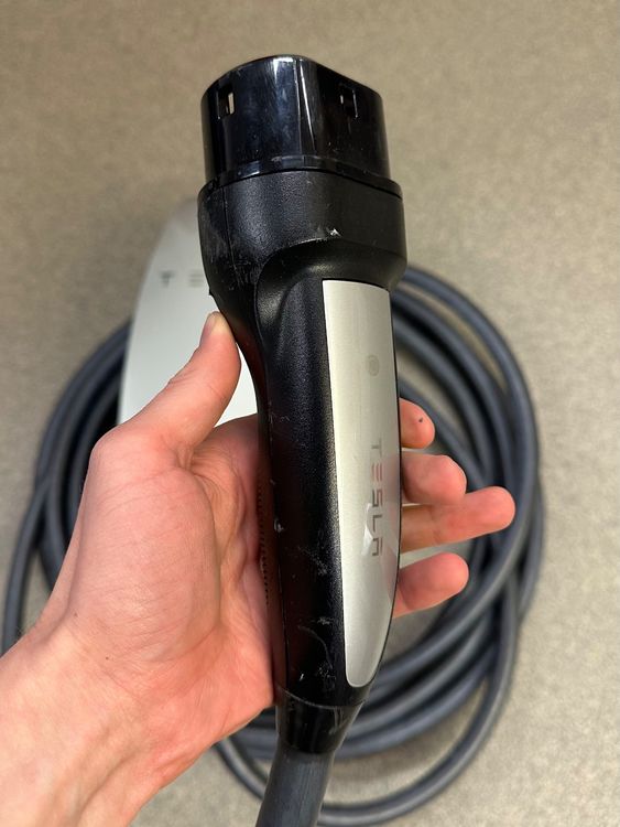 Tesla Wall Connector Gen 2 mit 7.5m Kabel (Gebraucht) in Schenkon für ...