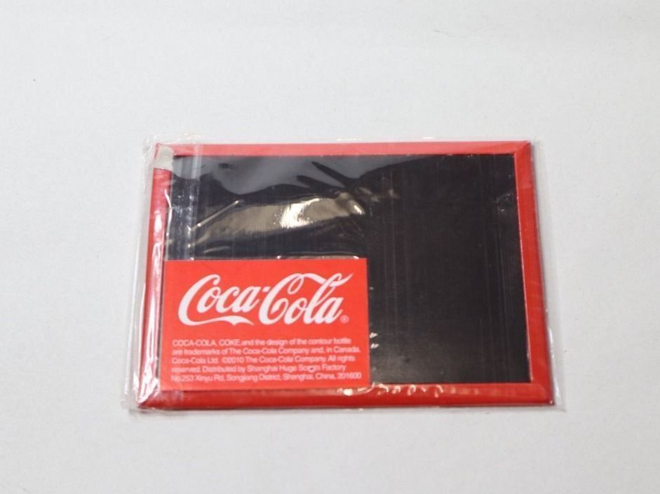Coca Cola Pin-Up Magnet (Neu und originalverpackt) in für CHF 3 – mit ...