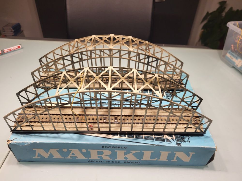 Märklin 7163 2x Bogenbrücke Blech AC M- Geleise (Gebraucht) in ...