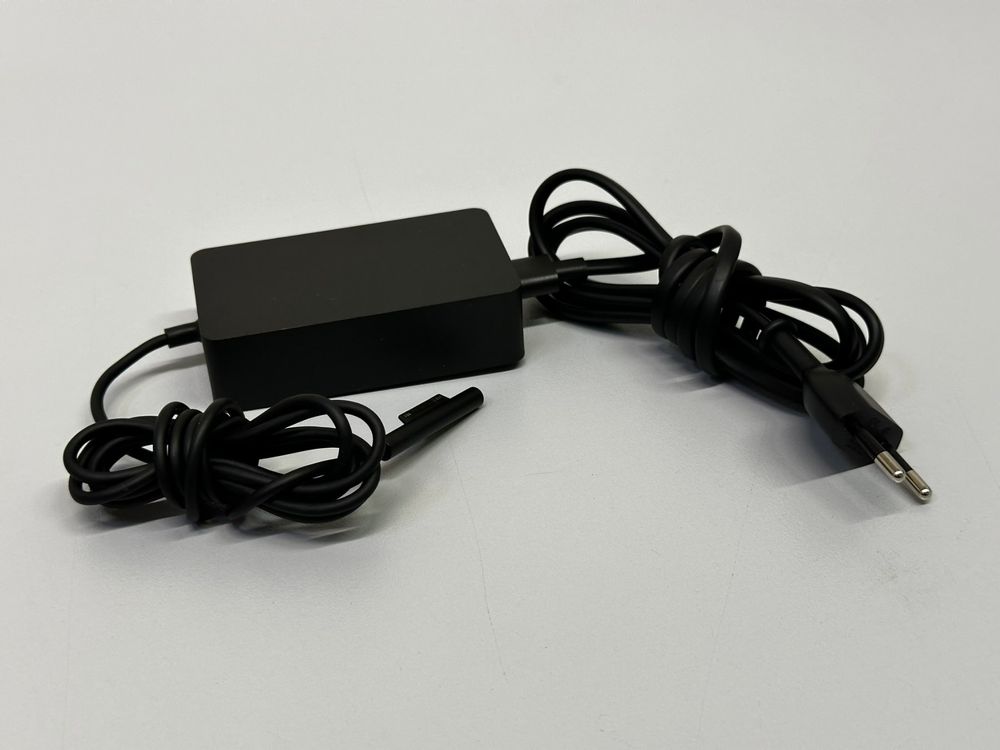 Microsoft Model 1706 Netzteil (15V; 4A; 65W) (Gebraucht) in Hochdorf ...