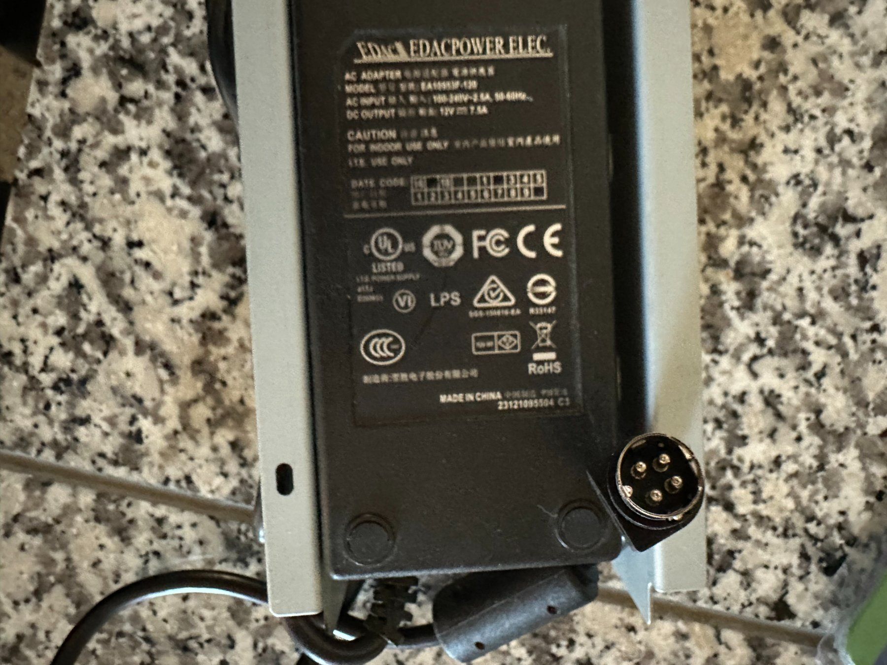 5x12V Netzteil 7,5 A, etxrem robust, in einem Metallrahmen (Neu (gemäss ...