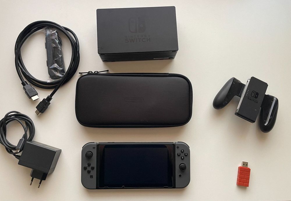 Nintendo Switch Konsole inkl. 8Bitdo Bluetooth Adapter | Kaufen auf Ricardo Nintendo Switch Konsole inkl. 8Bitdo Bluetooth Adapter | Kaufen auf Ricardo