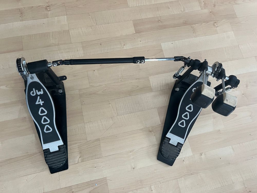 DW 4000 Double Bass Drum Pedal in TOP kondition (Gebraucht) in Alpthal ...