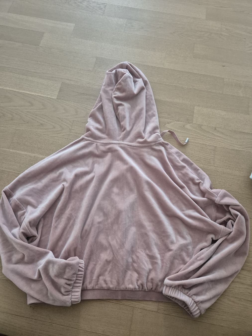 Trendiger Samt-Hoodie von ONLY, Grösse M - Top Zustand! (Neu (gemäss ...