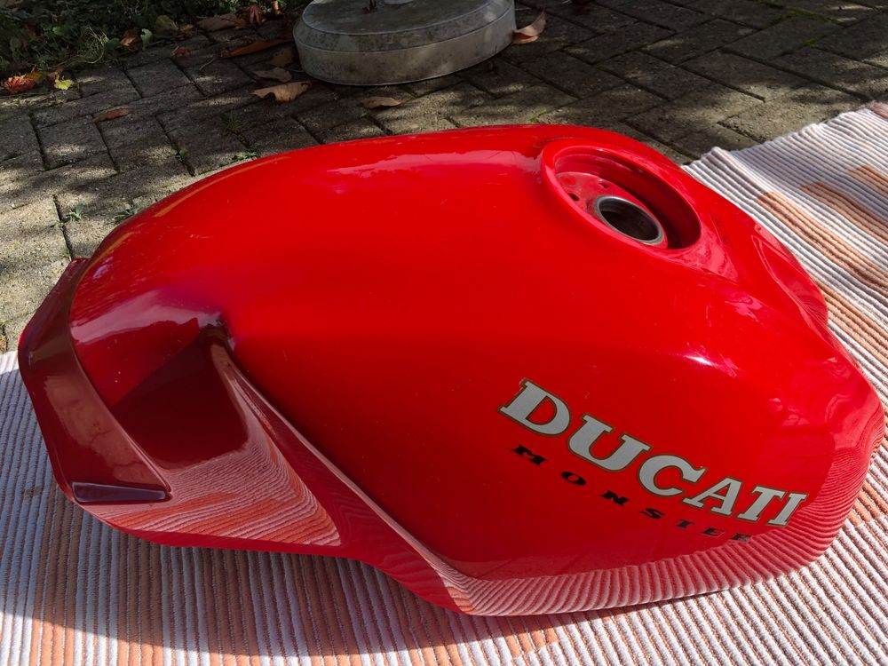 Ducati Monster 900 Tank (Gebraucht) in Hämikon für CHF 120 – nur ...