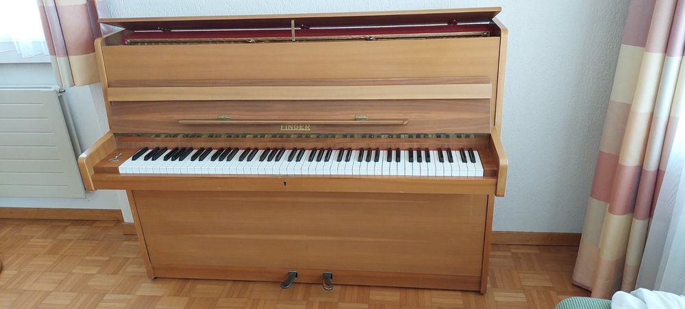 Schönes, kompaktes DDR- Finger Klavier / Piano; 70-er Jahr (Gebraucht ...